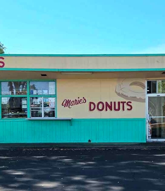 Locals Have Been Flocking To This Classic California Donut Shop For Its Legendary Maple Bars