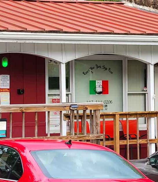 locals keeping missouri pizzeria ftr