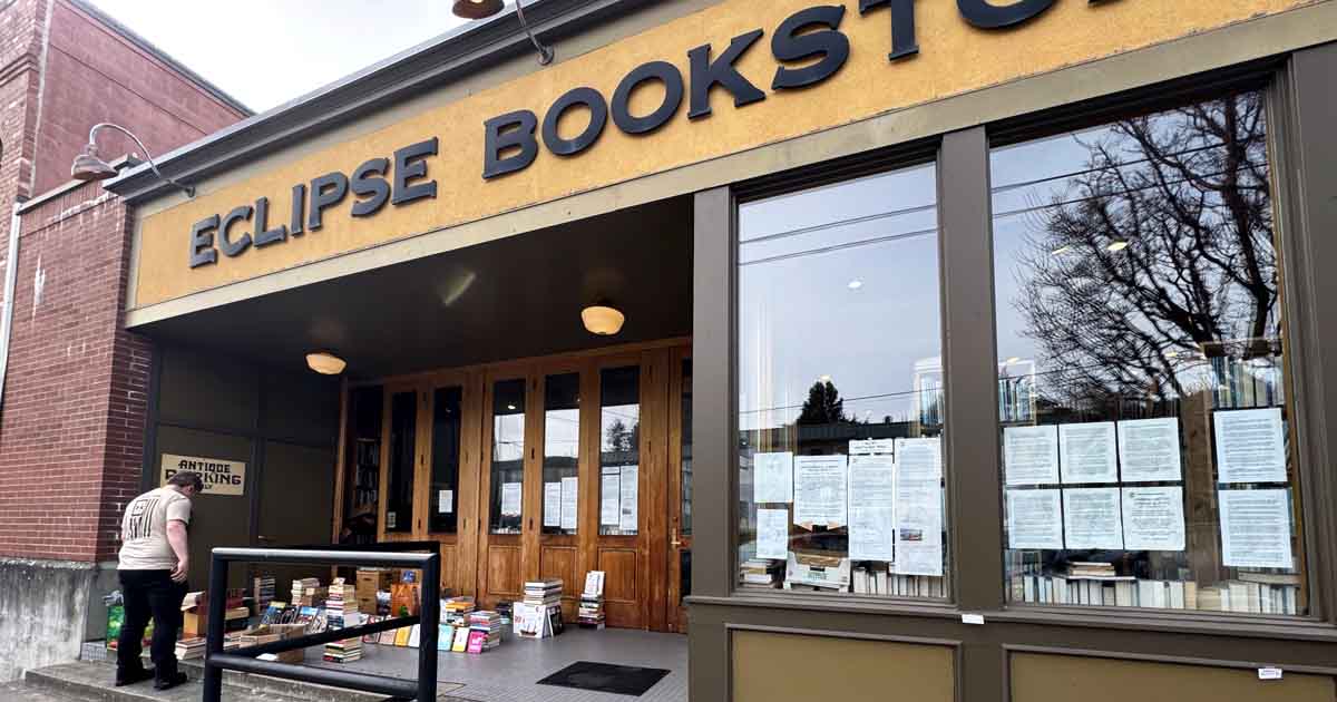 Step Inside This Magical 2-Story Bookstore In Washington And You'll ...