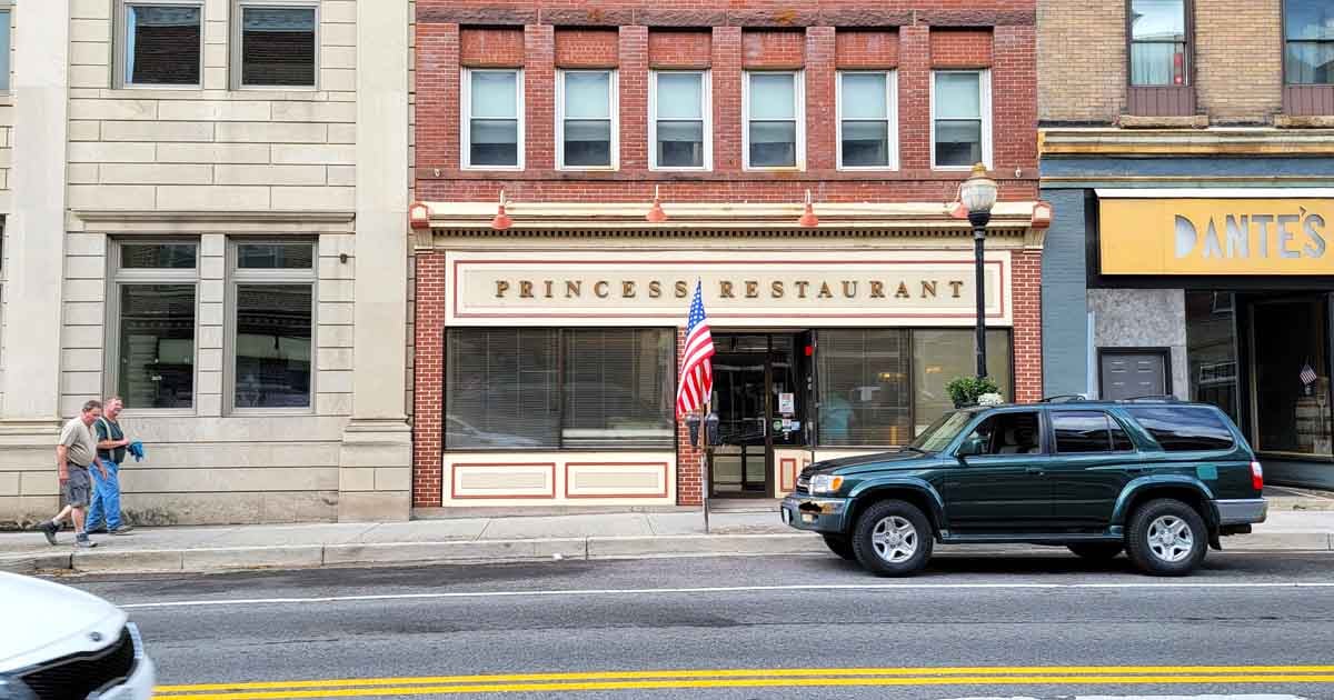 You'll Fall In Love With The Mouth-Watering Desserts At This Old-School ...
