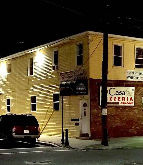 This Unassuming Massachusetts Pizzeria Serves Ten Different Crust Styles And Every One Is Perfect