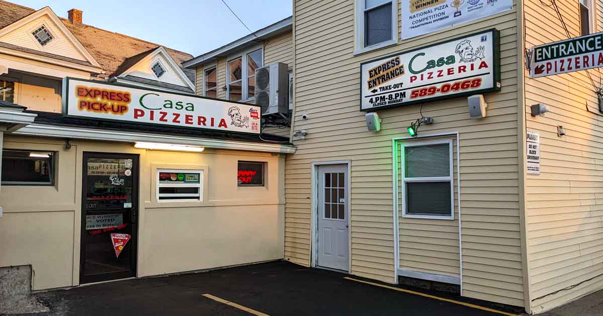 This Massachusetts Pizzeria Only Opens Four Hours A Day And It's ...