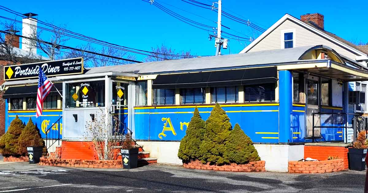 Step Inside This Vintage Massachusetts Diner And Travel Back In Time