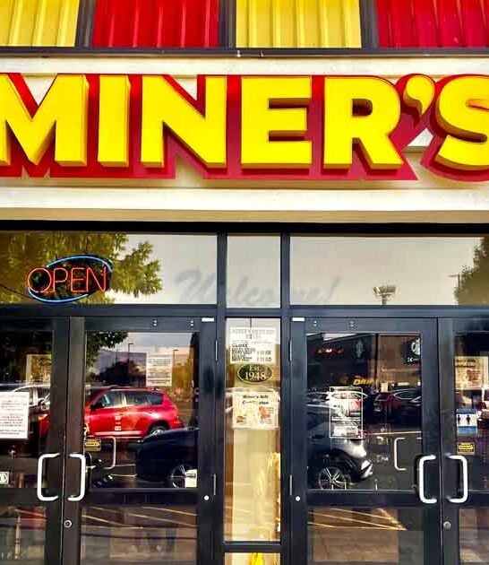 You Won&rsquo;t Believe The Size Of The Burgers At These 10 Washington Restaurants