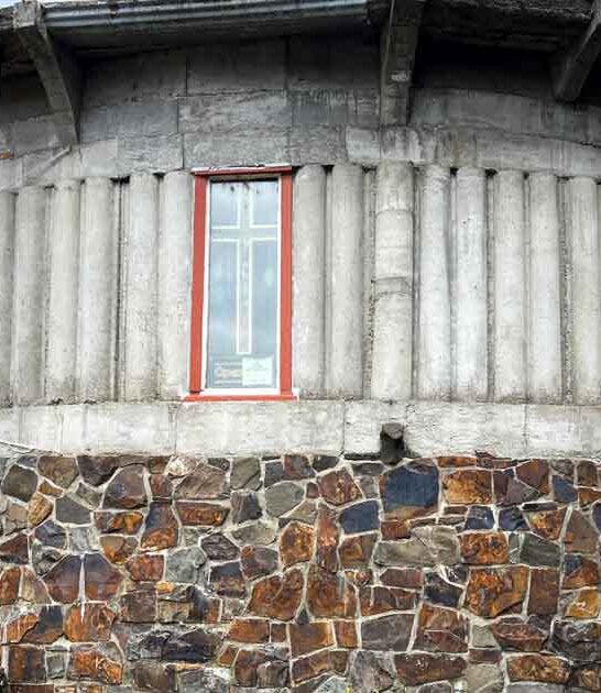 You Won&rsquo;t Believe This 800-Ton Rock Building Exists Right Here In Oregon