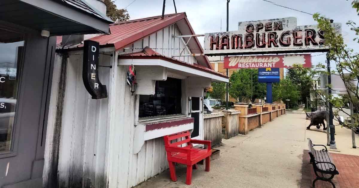Locals Have Been Flocking To This Hole-In-The-Wall Michigan Restaurant ...