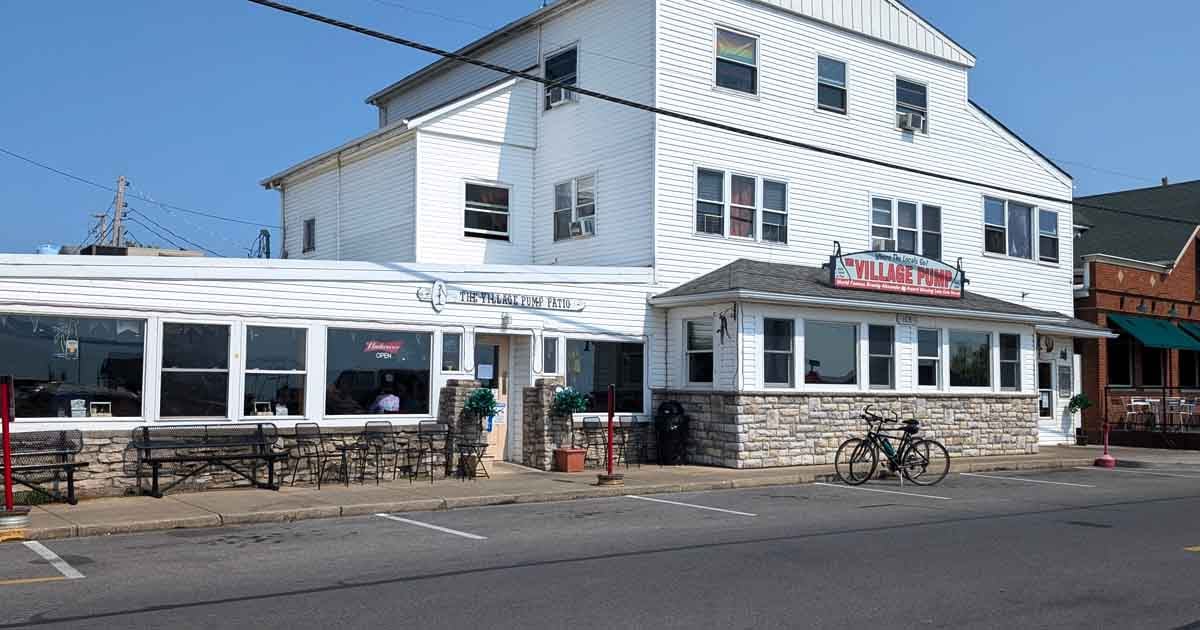 People Drive From Miles Around For The Fried Walleye At This Ohio ...