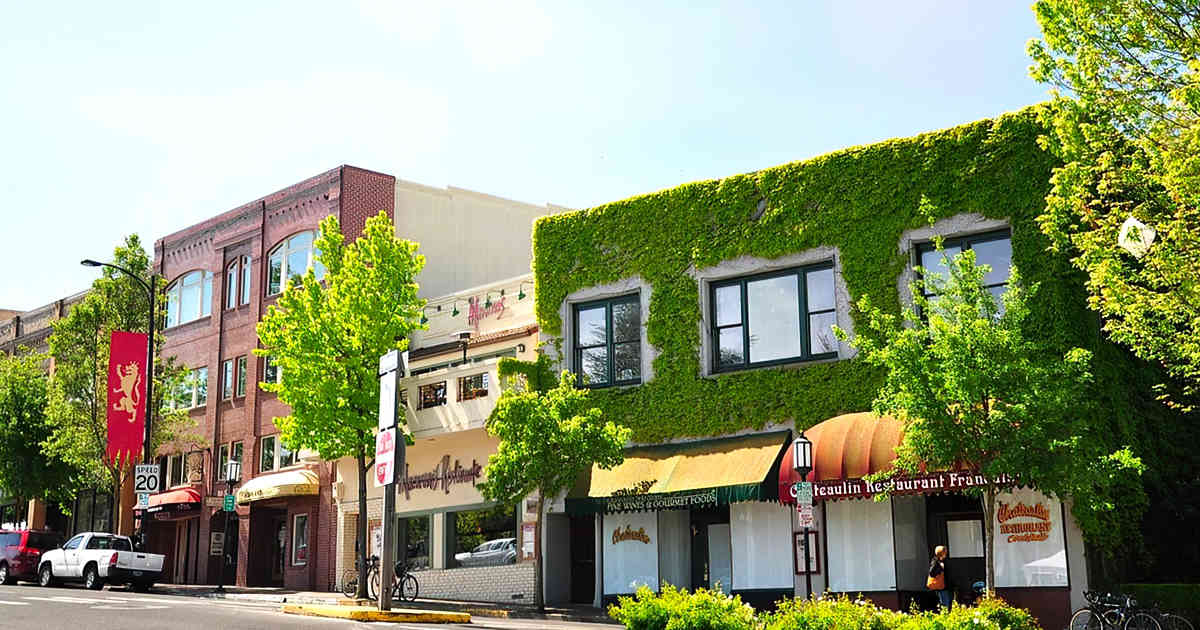 One Visit To The Most Eccentric Town In Oregon And You'll Be Completely ...