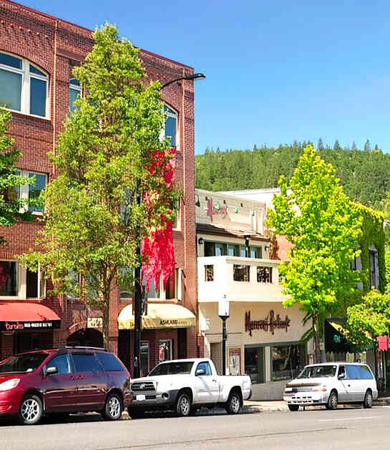 most eccentric town oregon ftr