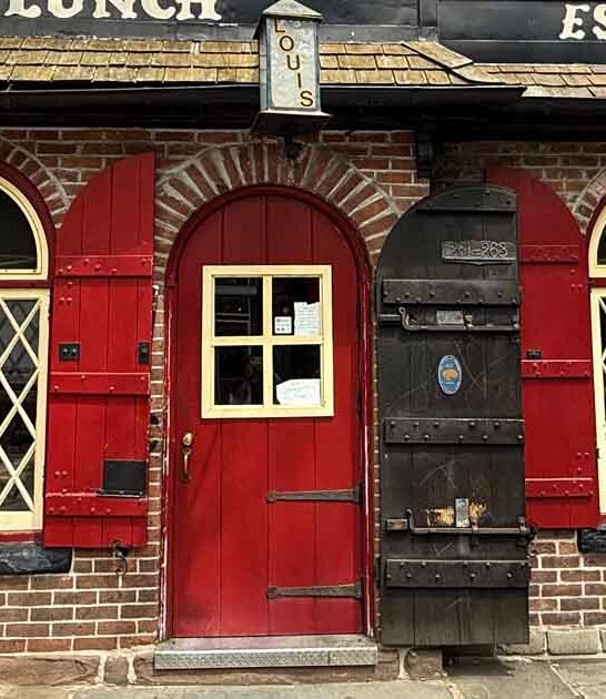 oldest hamburger restaurant connecticut ftr