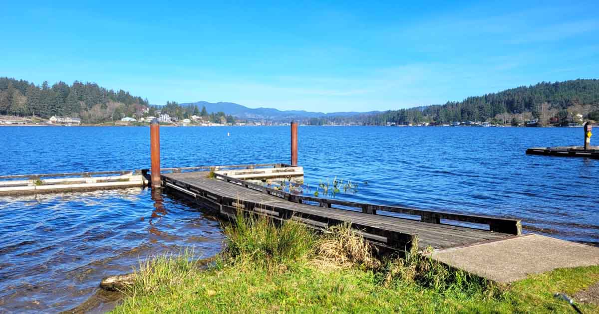 One Of Oregon's Best-Kept Secrets Is This Breathtaking Coastal Lake ...