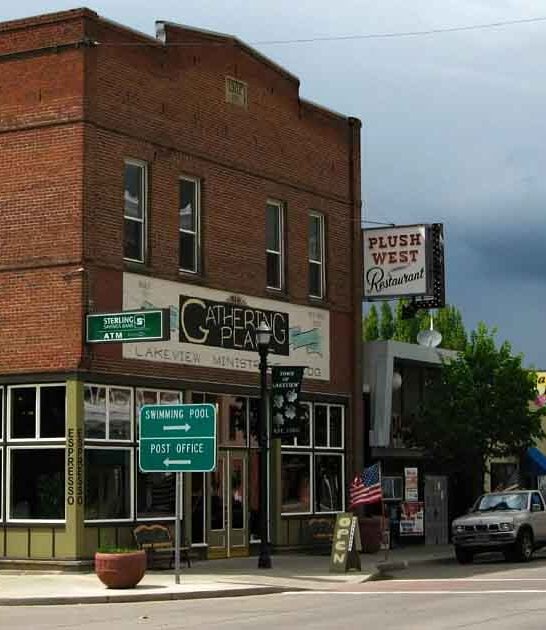 oregon hikers mountain town ftr