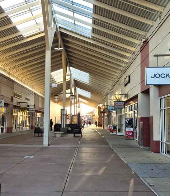 outlet mall illinois locals ftr