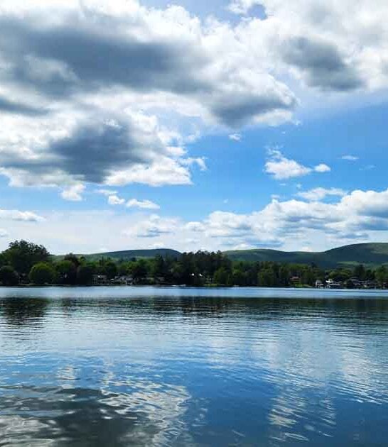 picturesque massachusetts lake ftr