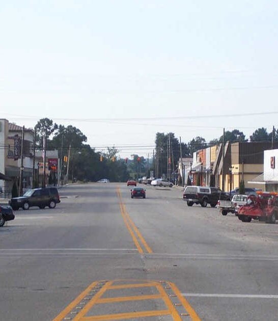 9 Small Alabama Towns Where The Cost Of Living Is So Low You Can Retire On $1,200 A Month