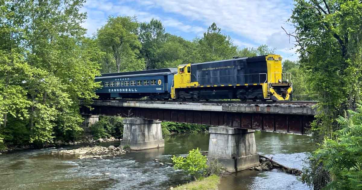 You'll Want To Ride This Stunning Open Air Train Through One Of ...