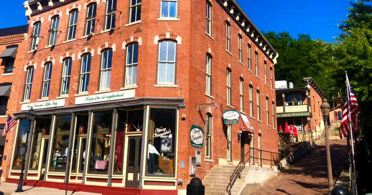 This Tiny Illinois Restaurant Is The Most Romantic Spot You'll Ever Dine