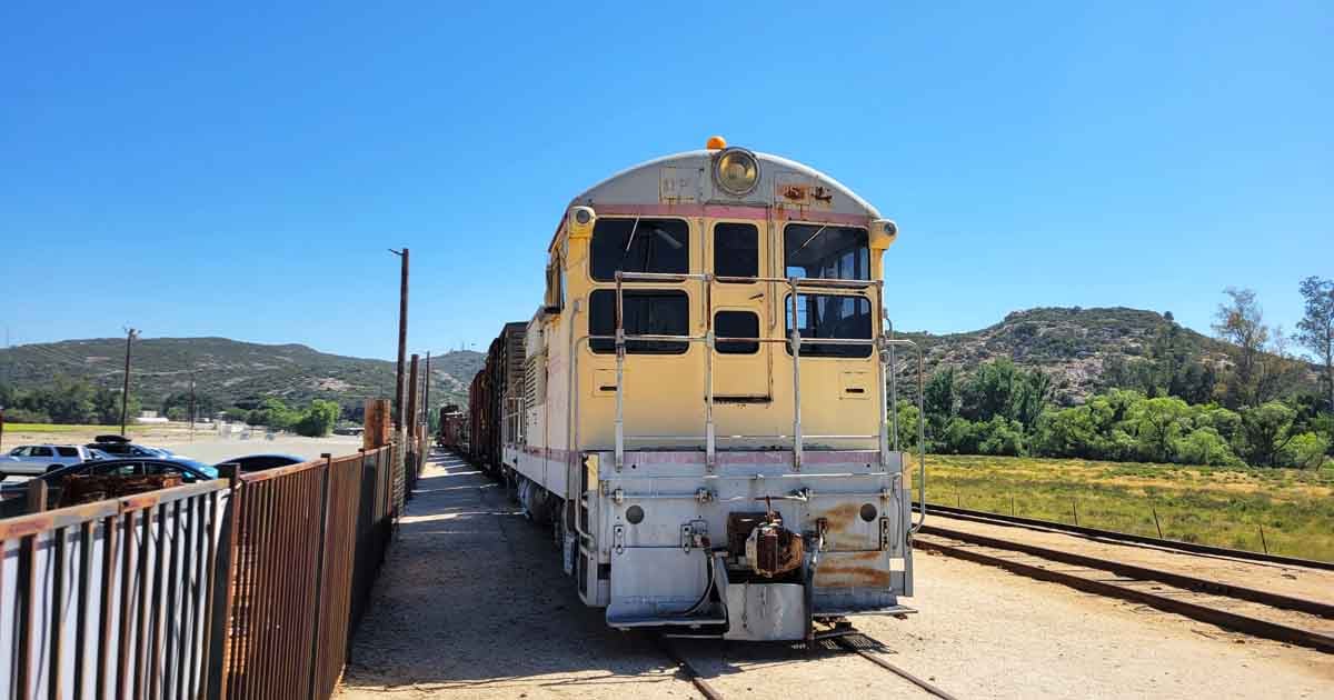 You'll Absolutely Love This Scenic Train Ride In California That Runs ...