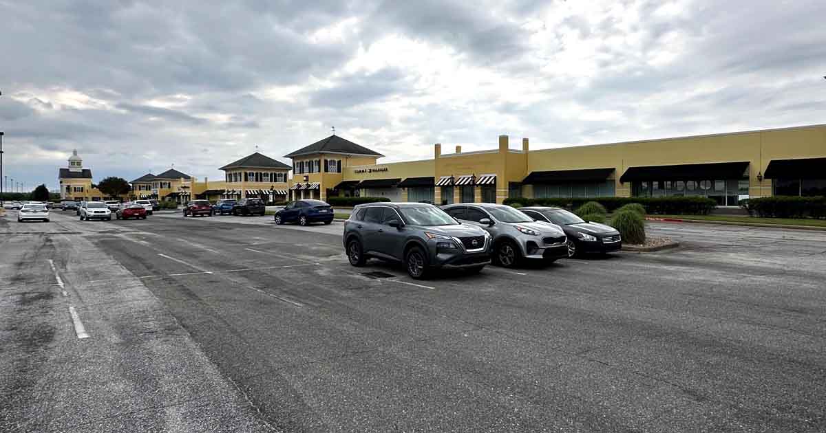 This Massive South Carolina Outlet Mall Turns $50 Into A Shopping Spree ...