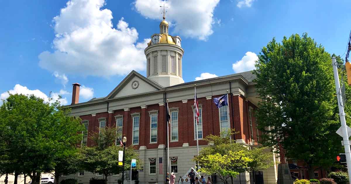 10 Storybook Small Towns In Indiana That Will Charm Your Socks Off