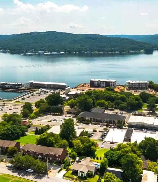 You&rsquo;ll Fall Head Over Heels For These 9 Stunning Lakefront Towns In Alabama