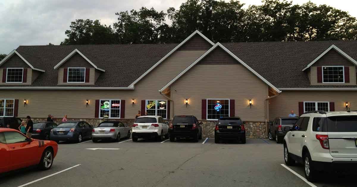 This Taxidermy-Filled Pub In New Jersey Serves Some Of The Best Steaks ...