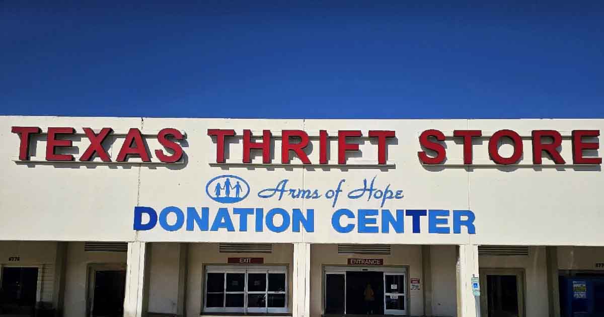 You Could Spend All Day Exploring This Unbelievably Huge Thrift Store ...