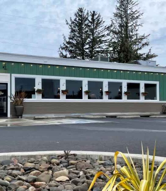 tiny oregon cafe locals ftr