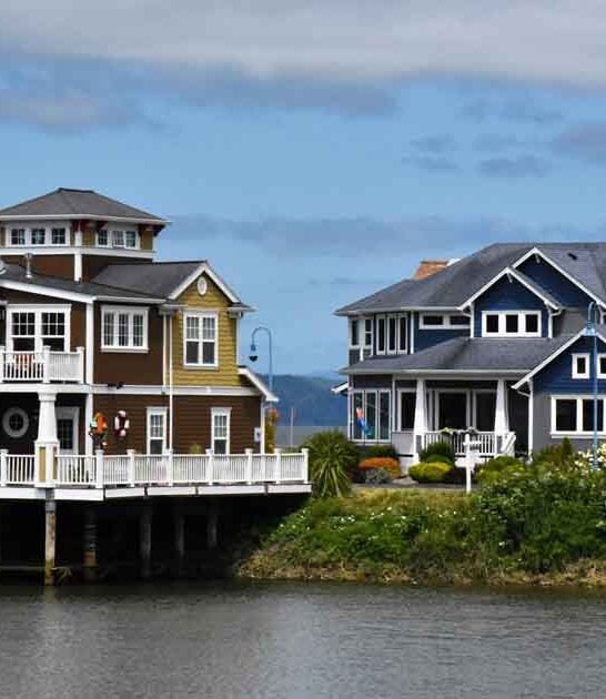 unforgettable waterfront towns oregon ftr