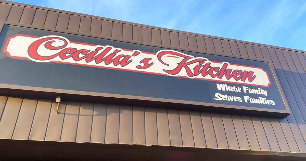 This Hole-In-The-Wall Colorado Restaurant Serves Fried Chicken So Good ...