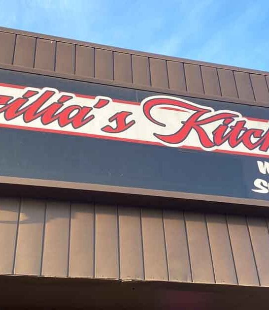 This Hole-In-The-Wall Restaurant Serves What Locals Call The Best Fried Chicken In Colorado