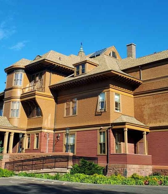 wisconsin jaw dropping mansion ftr