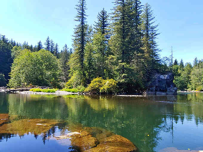 Mirror-perfect reflections and emerald waters that'll make your phone's camera roll very, very happy.