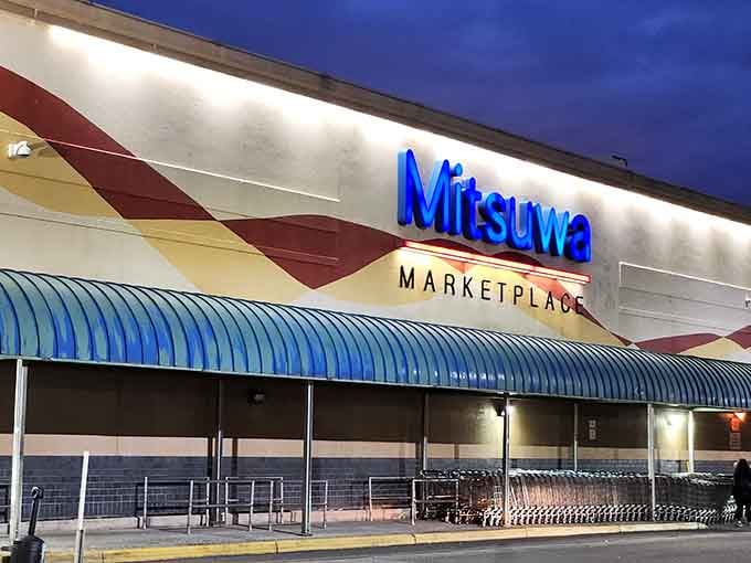 Even at night, Mitsuwa beckons like a beacon of deliciousness, calling you to abandon your sad supermarket forever.