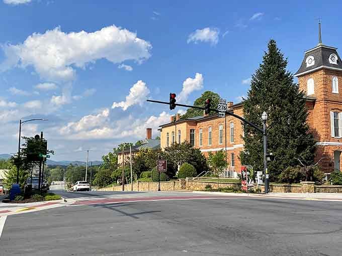 That historic courthouse anchoring downtown Brevard isn't just pretty, it's your treasure-hunting headquarters for the perfect antiquing weekend.