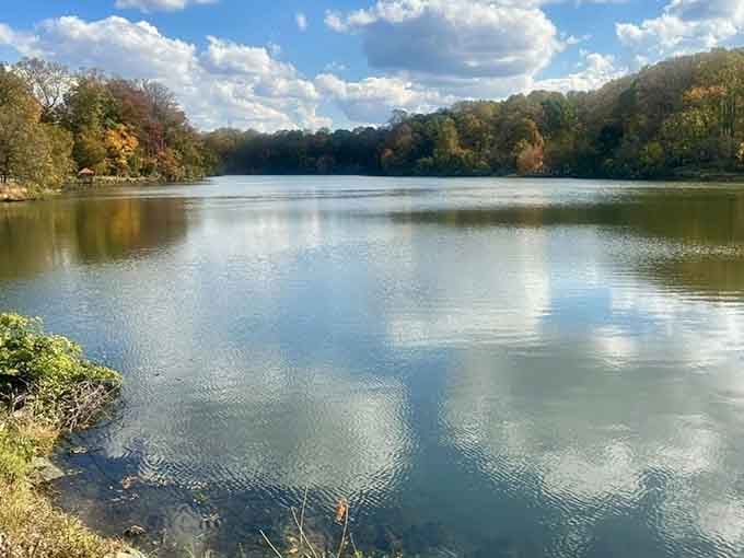 This view makes you understand why people write poetry about lakes and changing seasons.