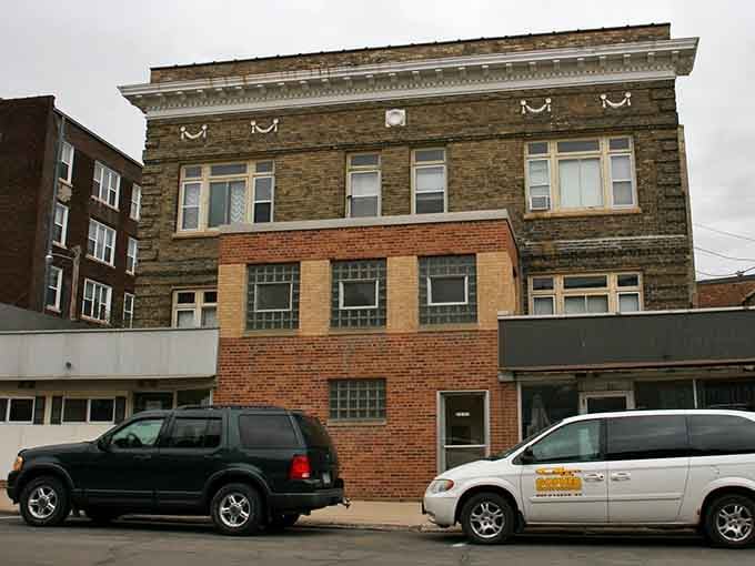 Downtown Albert Lea serves up architectural eye candy that costs absolutely nothing to admire and appreciate.