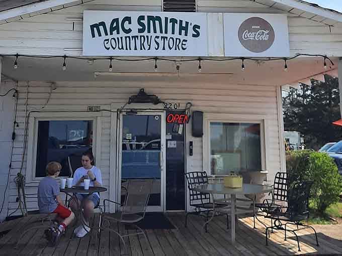 That unassuming white building with the front porch? It's hiding South Carolina's burger secret in plain sight.
