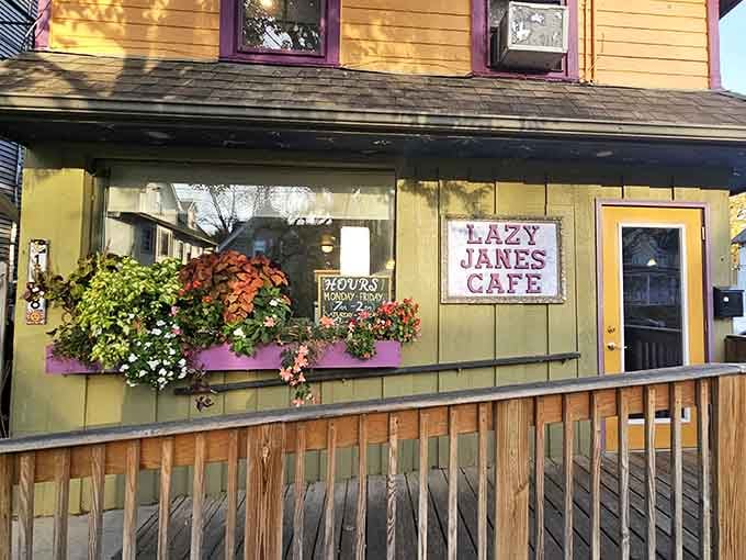 That cheerful exterior isn't just inviting&mdash;it's practically demanding you come inside for pastries immediately.