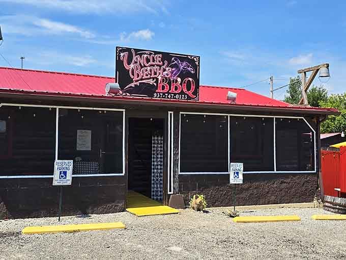 That red roof isn't just decoration, it's a homing beacon for anyone who appreciates seriously good barbecue.