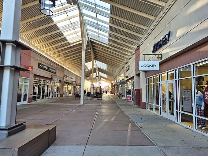 The covered walkways mean you can shop in comfort, which is basically the Illinois dream come true.
