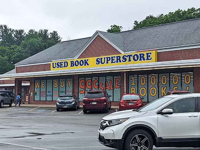 The full parking lot tells you everything: readers know a treasure trove when they see one.