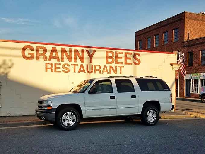 Red bold letters and patriotic pride mark the spot where landlocked dining gets a coastal upgrade.