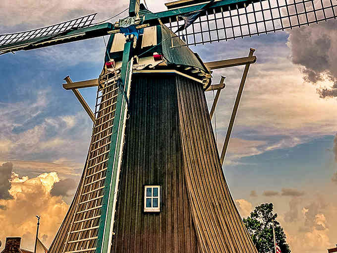 That's not a typo in your GPS &ndash; there's really a 100-foot Dutch windmill in Illinois.