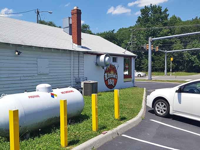That propane tank isn&rsquo;t just for show; it&rsquo;s fueling some seriously delicious smoke-filled dreams.