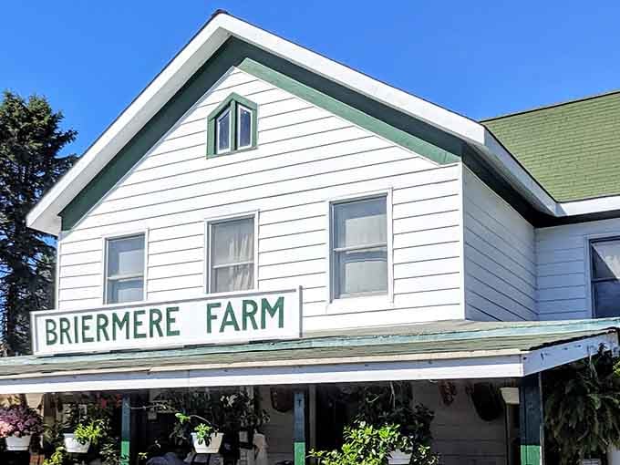 That classic white clapboard exterior isn't just charming – it's been beckoning pie lovers for generations along Route 25.