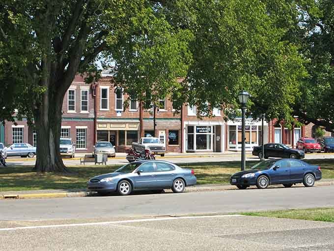 Tree-lined streets and classic facades create the perfect backdrop for your "I discovered something cool" photos.