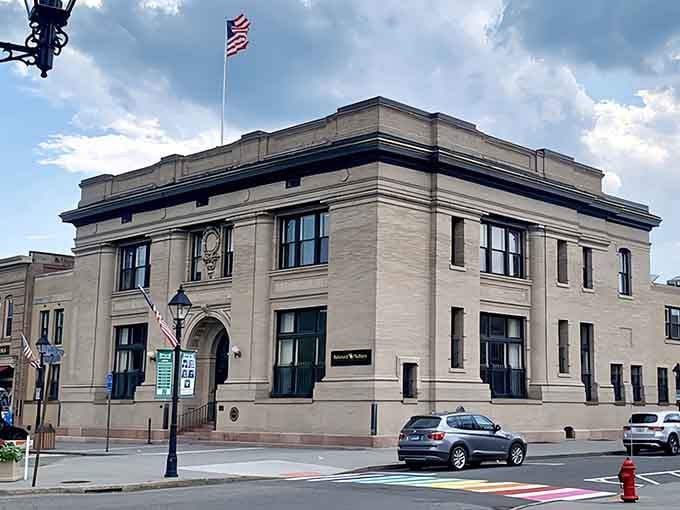 This Town Hall building looks like it was designed by someone who really understood the assignment.