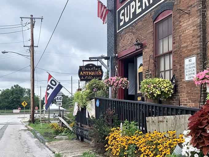 1. this enormous pennsylvania antique shop has a hidden cafe inside