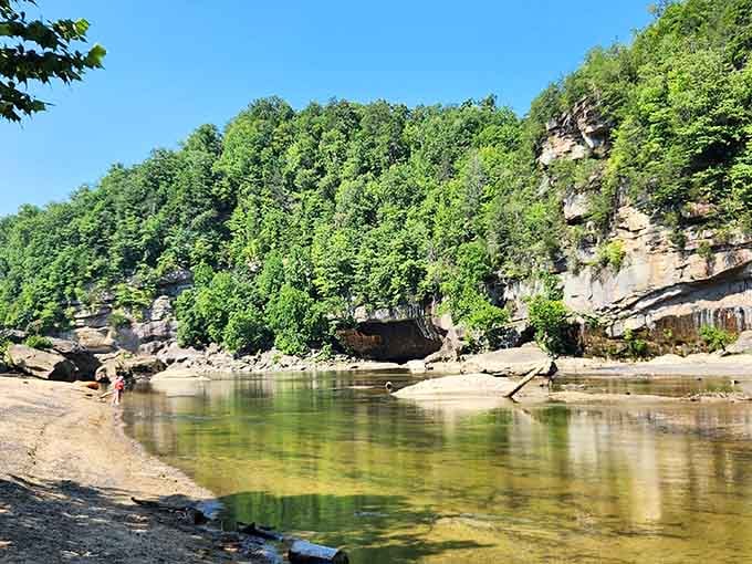 Those towering sandstone cliffs and emerald waters create a swimming hole that looks straight out of a fantasy novel.
